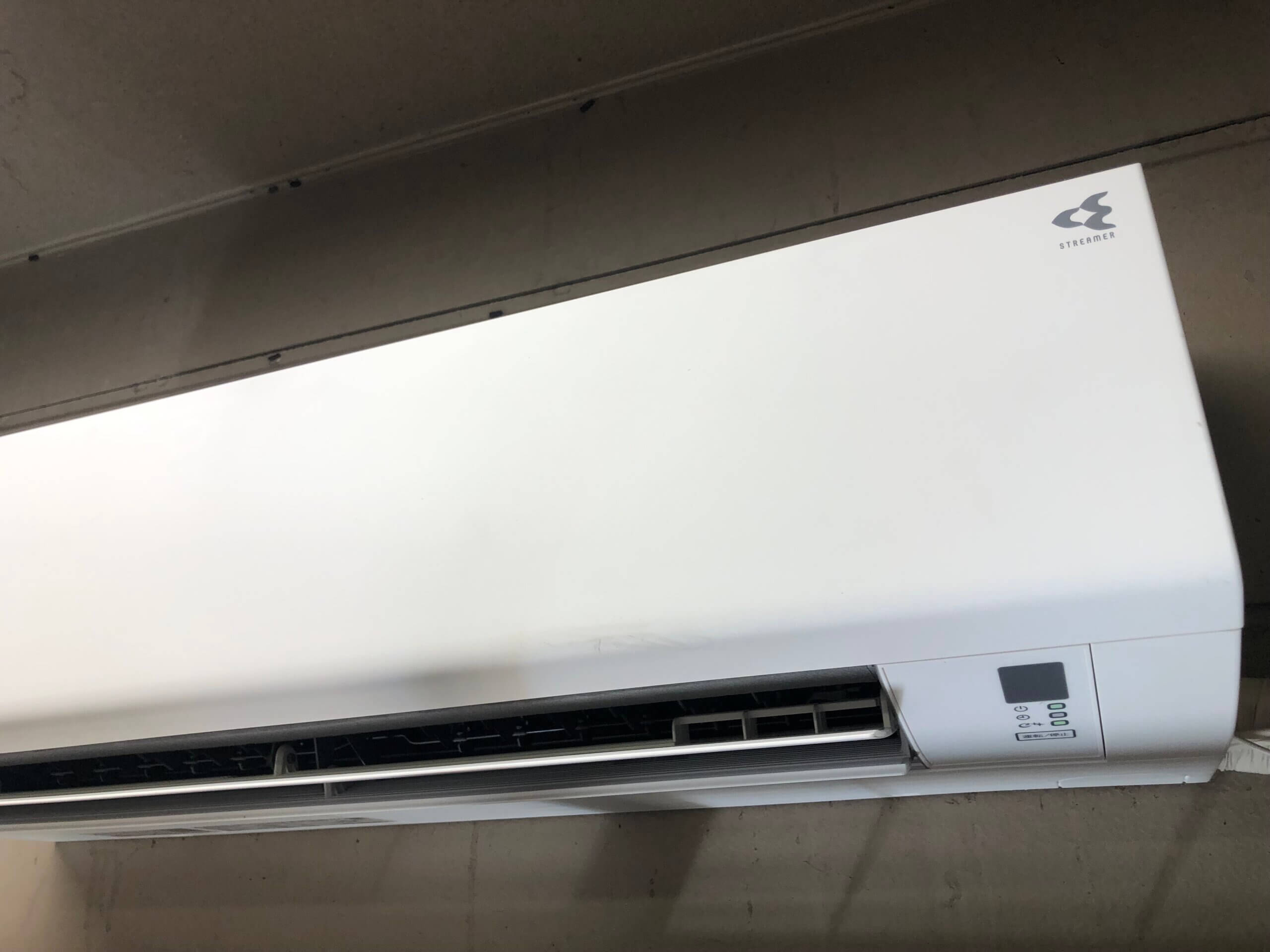 【Tenagram】ボウシテナガザルがくらす部屋のエアコンが新しくなりました！ – 飼育の部屋